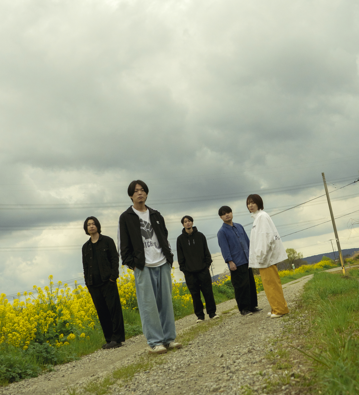 kurayamisaka待望の1stアルバム『kurayamisaka yori ai wo komete』がLPとCDでリリース 初回生産特典は初ワンマンのライブ盤 | Mikiki by ...