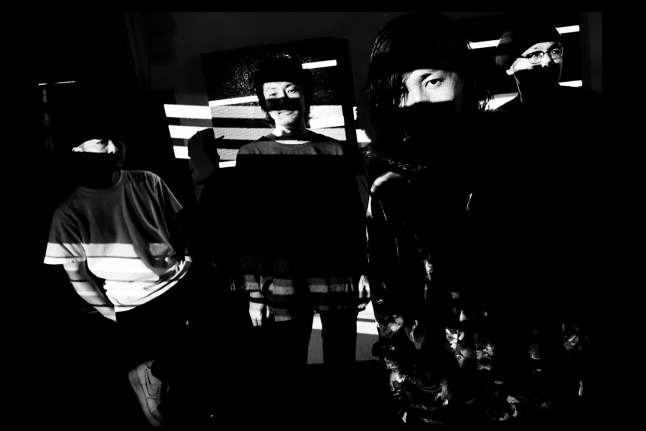 igloo『Synapse Confusion』一分のぬかりも隙もない! ジャズとロックを両またぎする4人組、その雑多で乱脈なサウンドを紐解く | Mikiki by TOWER RECORDS