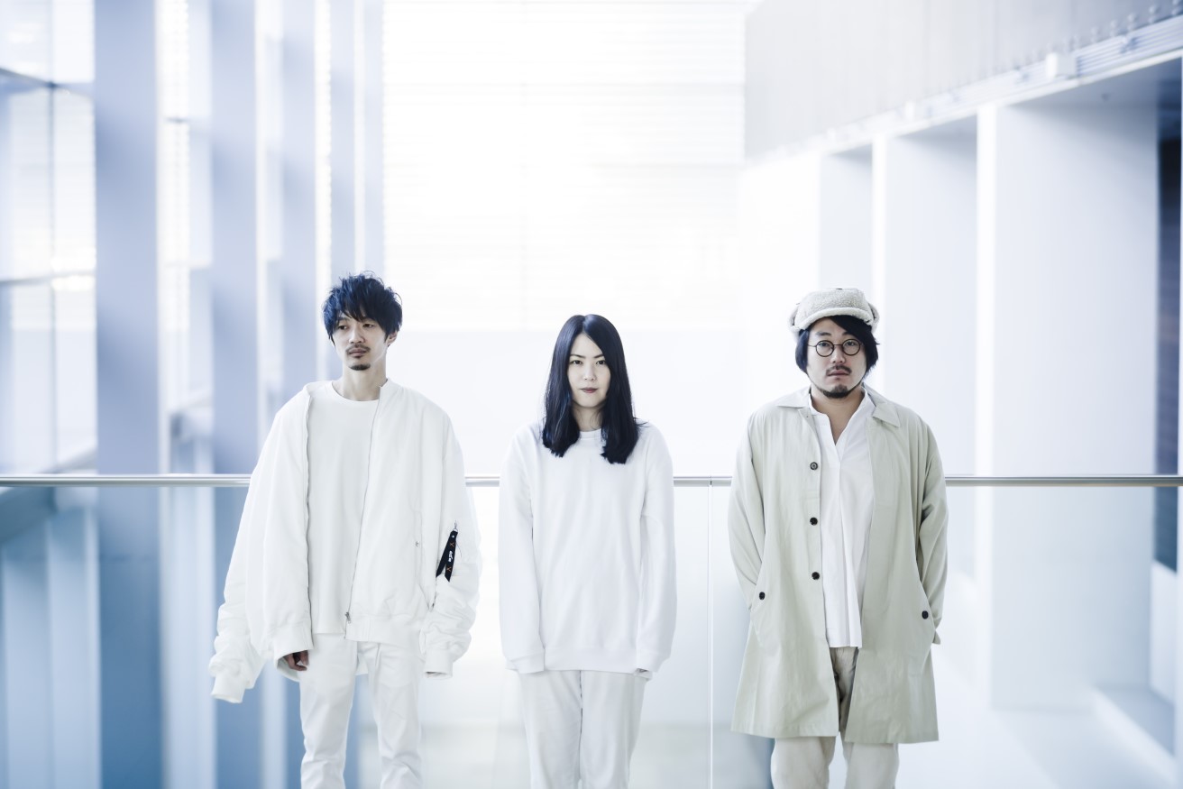 Sawa AngstromにTOWER DOORSから6つの質問 ダンサブルかつ実験的な電子音楽を世界へ届ける浜田淳、吉岡哲志、児玉真吏奈の3人組 | Mikiki by TOWER RECORDS