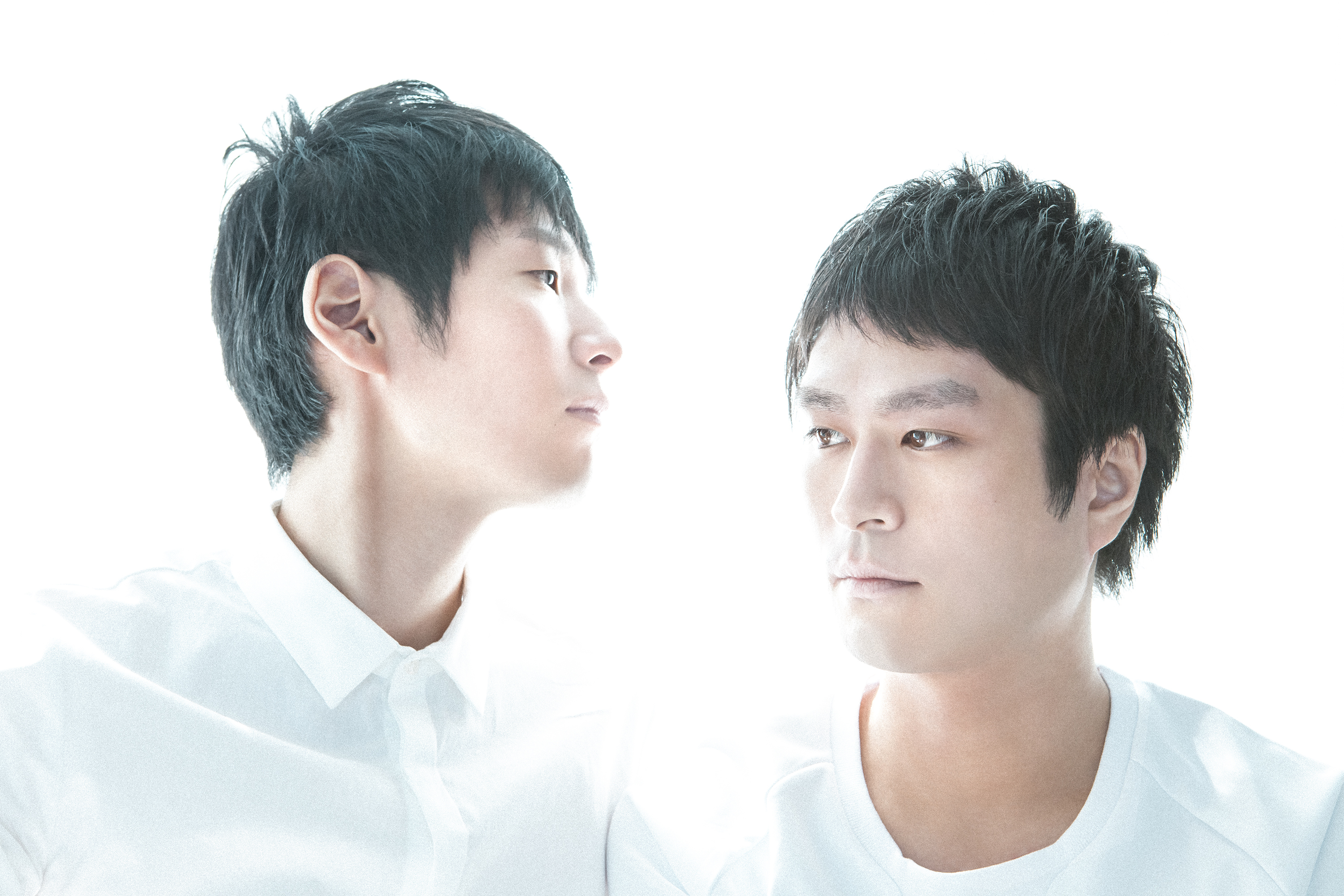 YOLZ IN THE SKY、ポールも参加した新作『HOTEL』からマッドな目つきで機材いじる“Making colors”のMV公開 ...