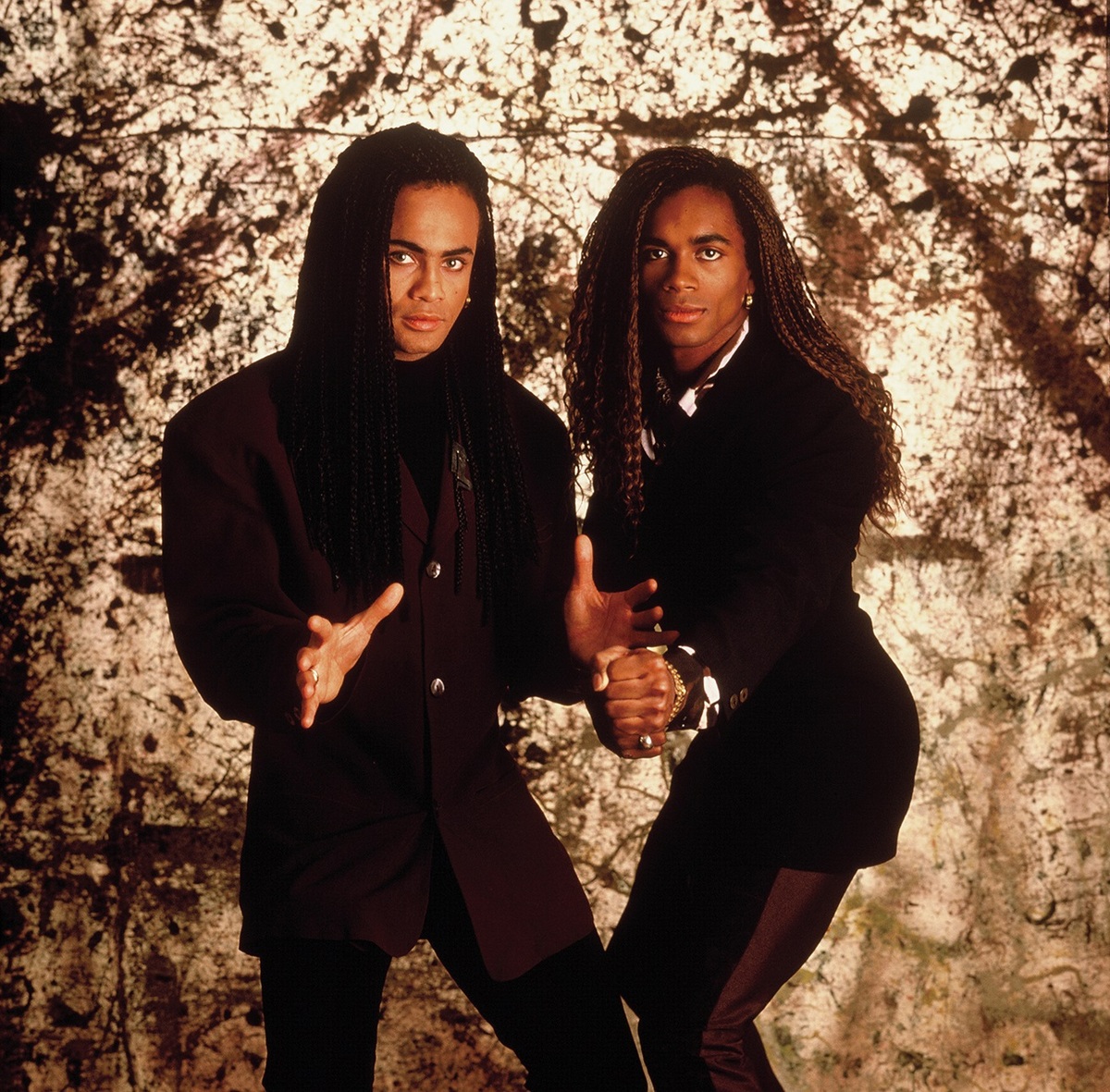君はミリ・ヴァニリ（Milli Vanilli）を知っているか? 数々のヒット曲と暴かれた嘘をデビュー35周年ベストで振り返る | Mikiki by TOWER RECORDS