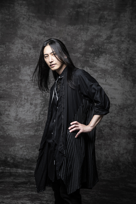LIV MOONのAKANE LIVが10年ぶりのアルバム『OUR STORIES』に注いだ熱い思いと情熱 | Mikiki by TOWER ...