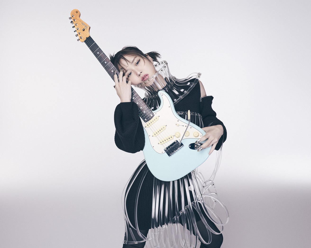 Reiが苦難を乗り越えて辿り着いた〈ギター〉――MONJOEとの初コラボなどで新たな扉を開いた意欲作『XINGS』 | Mikiki by ...