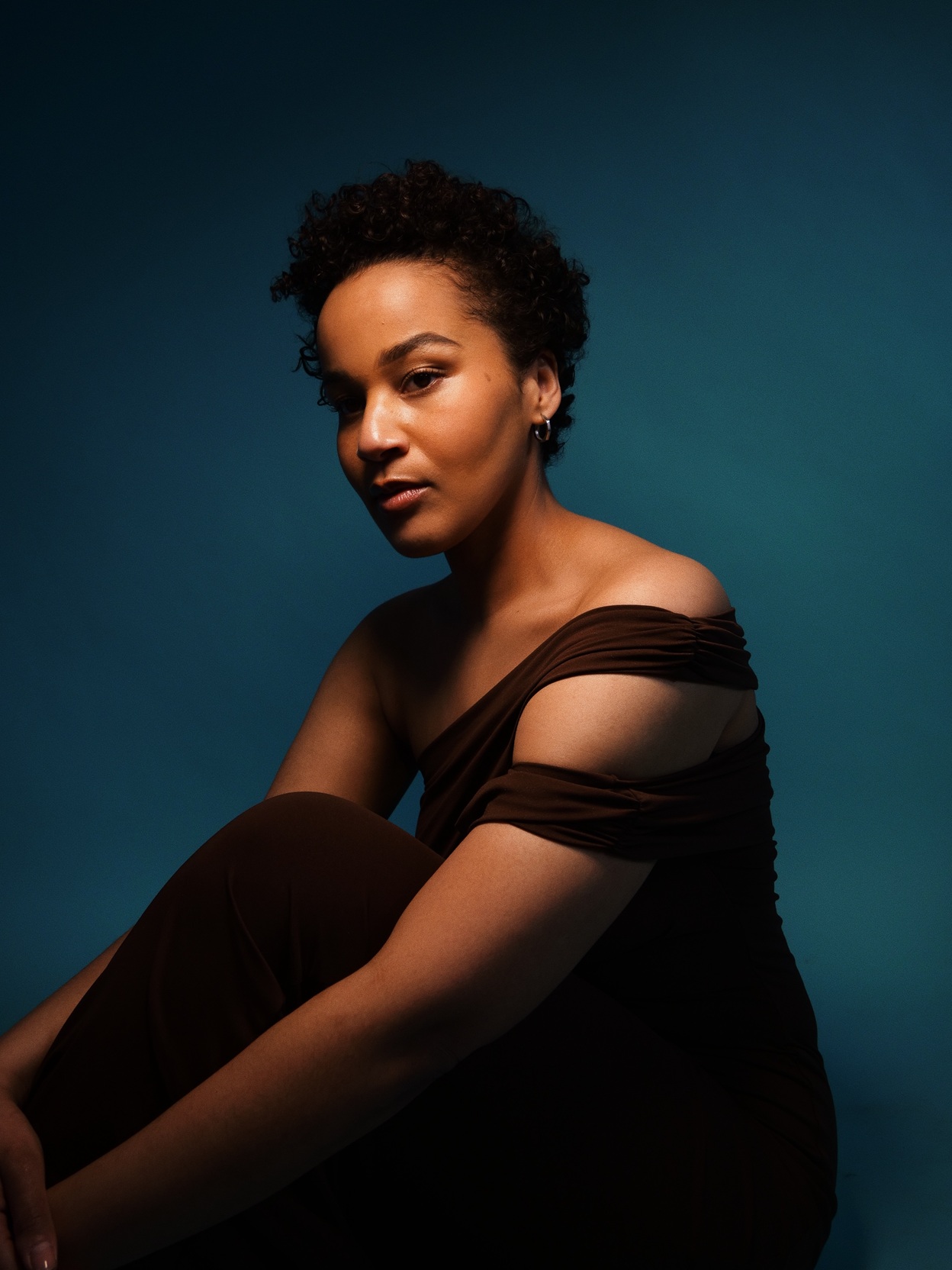 フリーダ・トゥレイ（Frida Touray）の美しくソウルフルなメランコリア――回復・再生の新作『Homebody』について聞く ...