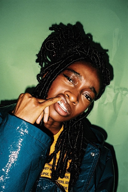 リトル・シムズ（Little Simz）『GREY Area』に〈ビート〉〈ラップ〉の両面から迫る | Mikiki by TOWER RECORDS