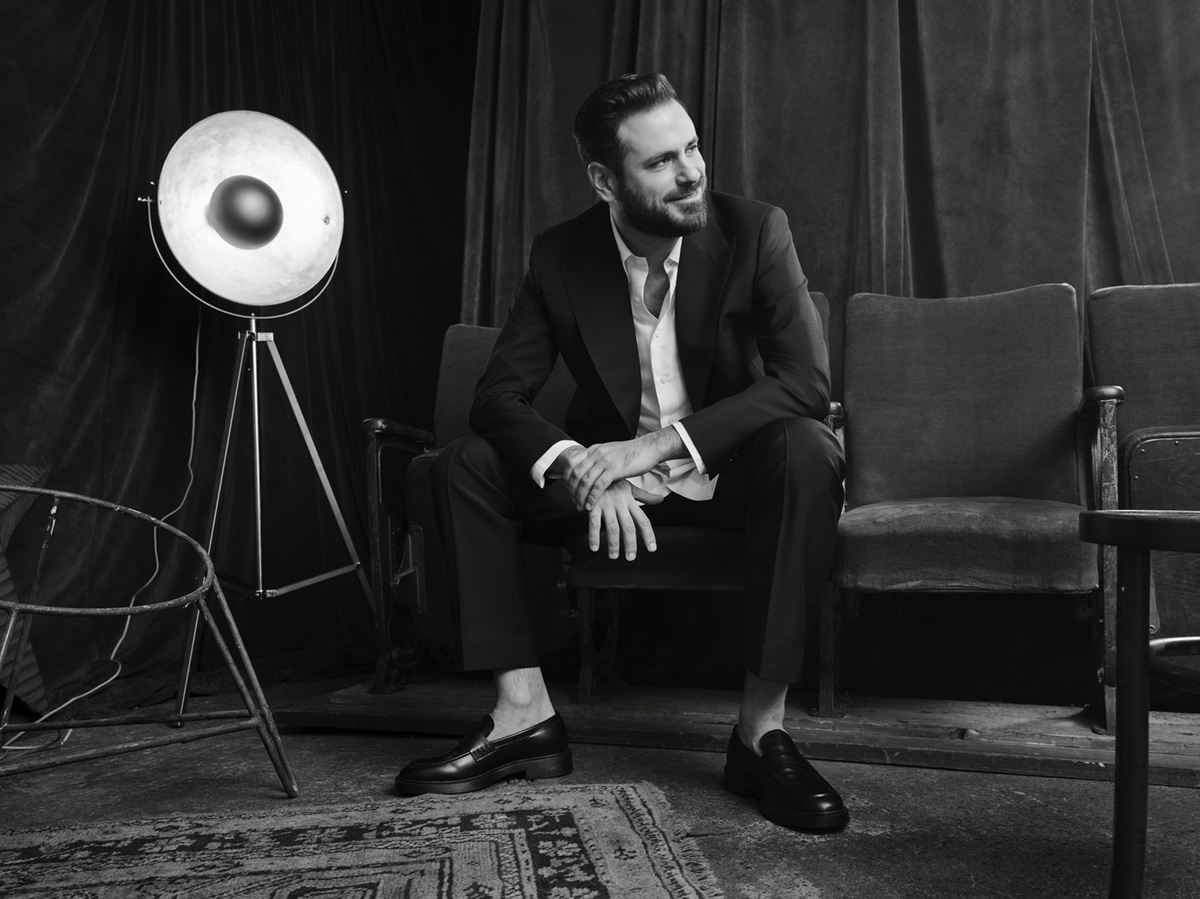 ハウザー（HAUSER）が「007」や「ツバサ・クロニクル」、ビリー・アイリッシュの曲を奏で、映画音楽の世界を旅する『Cinema』 | Mikiki by TOWER RECORDS