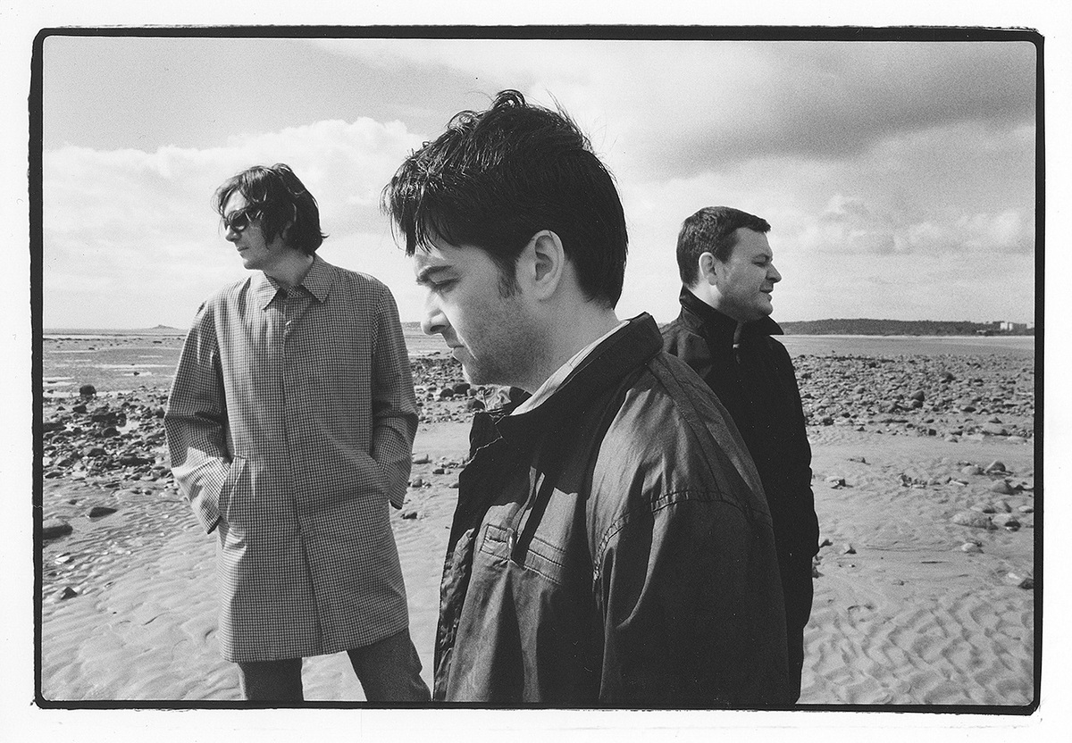 マニック・ストリート・プリーチャーズ（Manic Street Preachers）にとって『Lifeblood』は問題作だったのか? 20周年盤リリースにあわせ、その真価を再検証 ...