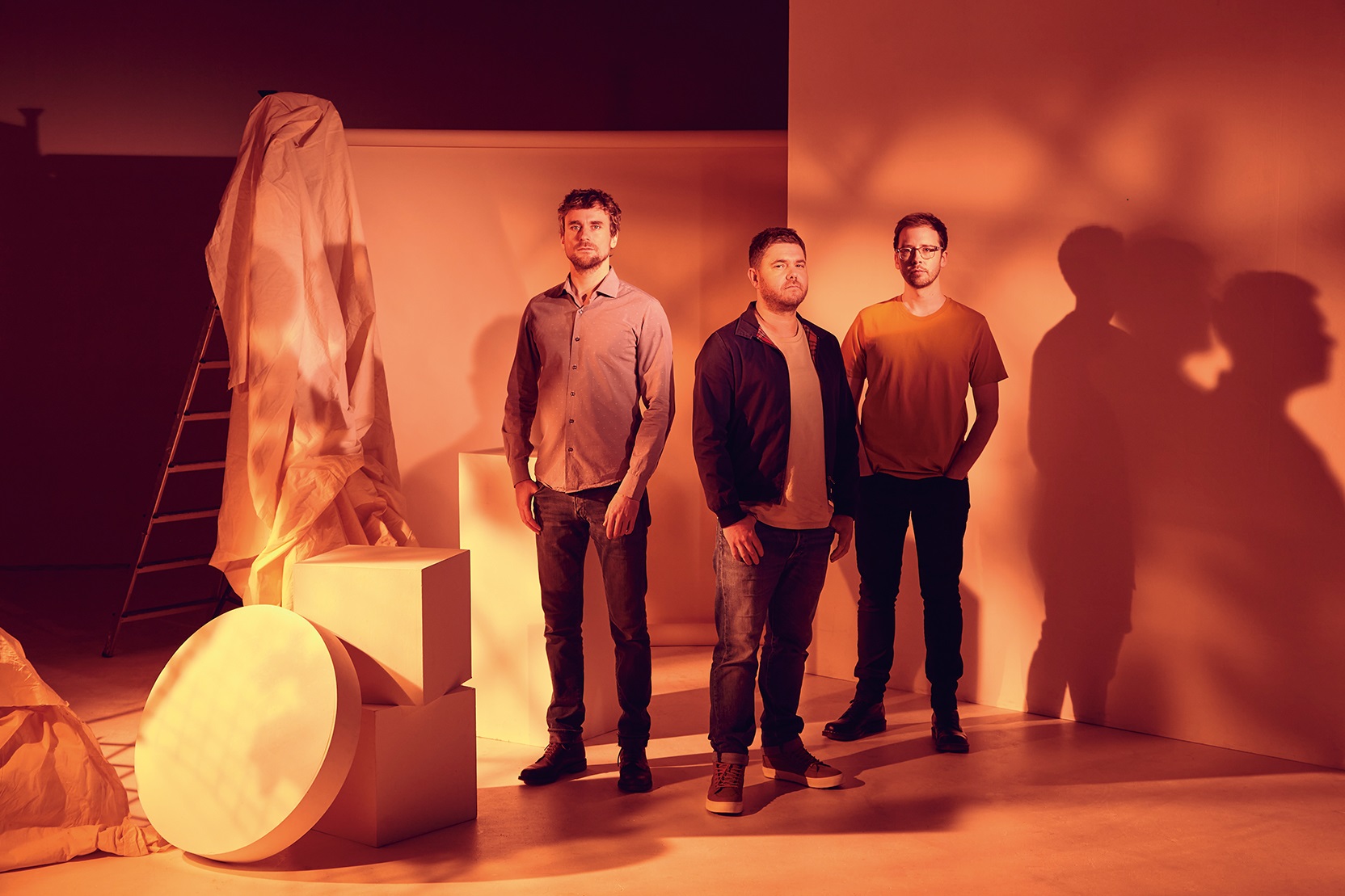 メンバーチェンジを経たゴーゴー・ペンギンの現在地を示すドキュメンタリーアルバム『From The North - GoGo Penguin ...