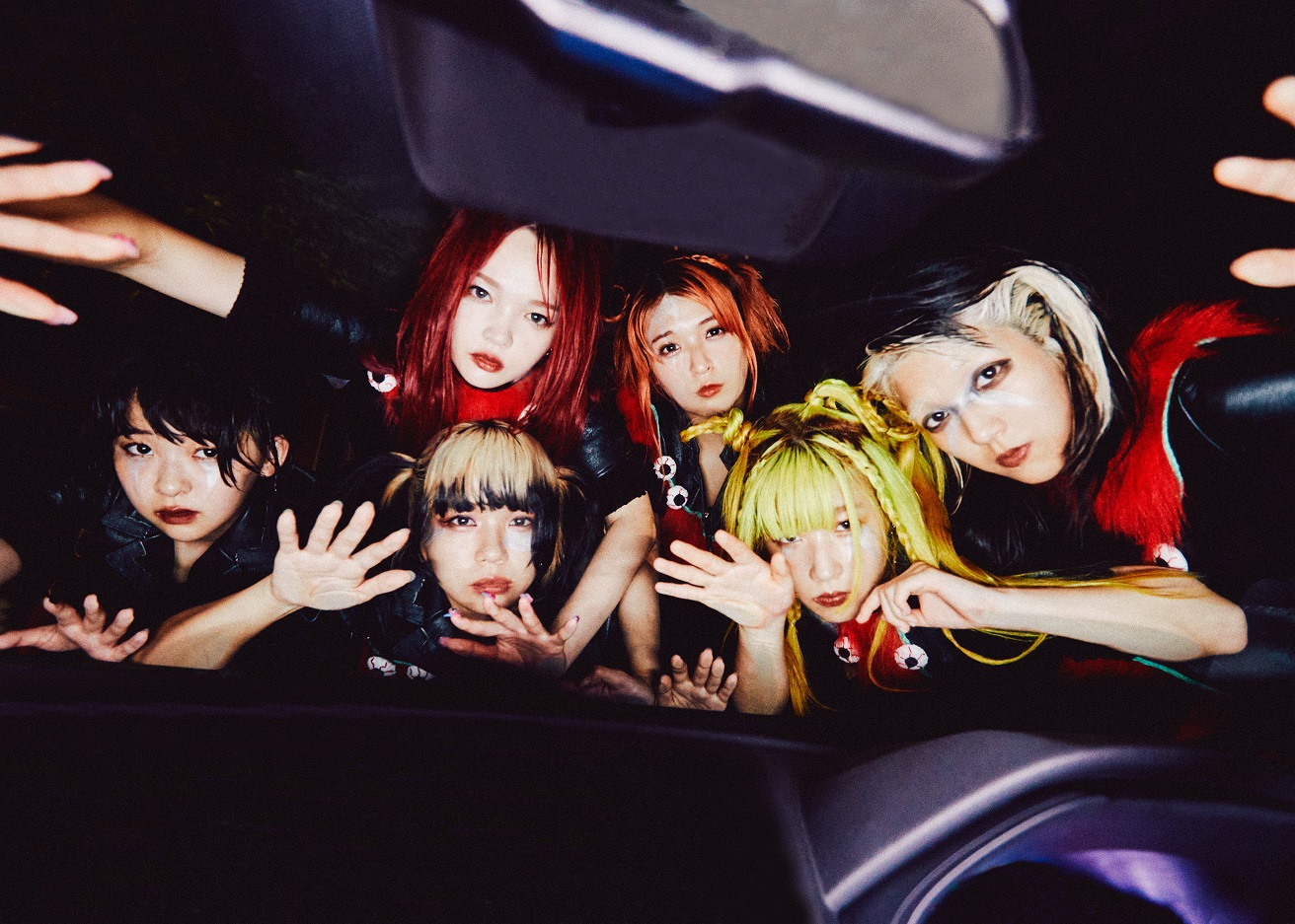 PIGGSが『RAWPIG』に込めた剥き出しの初期衝動! 困難を乗り越えた6人が本音で語る | Mikiki by TOWER RECORDS