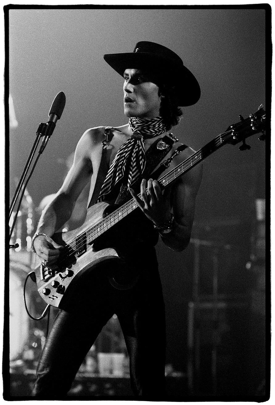 トニー・フォックス・セイルズがクレム・バークと来日 イギー・ポップ『Lust For Life』全曲やデヴィッド・ボウイ、ブロンディの名曲をビルボードライブで演奏 | Mikiki by ...