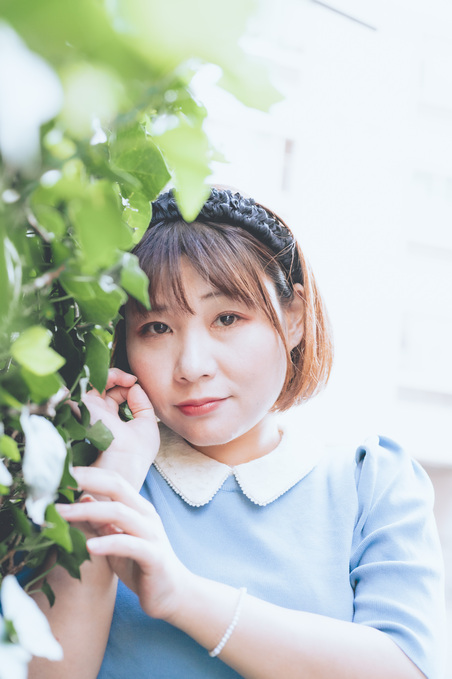 小日向由衣は何も諦めない! 吉田豪に明かす新作『恋愛ハラスメント』の苦闘、悪魔の誘惑、故PANTAとの思い出 | Mikiki by TOWER RECORDS